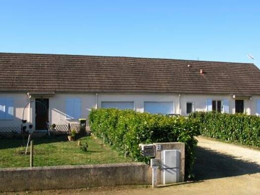 Location maison avec jardin Ainay-le-Vieil 18200 dès 550€ : 1 annonce