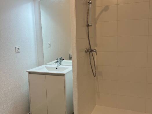 Location studio Ouest-Zones d'Activités-Quais Bassens 33530