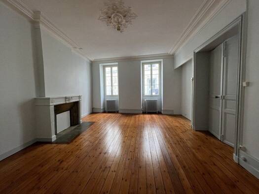 Location maison Est Saint-Jean-d'Angély 17400 dès 1 105€ : 1 annonce
